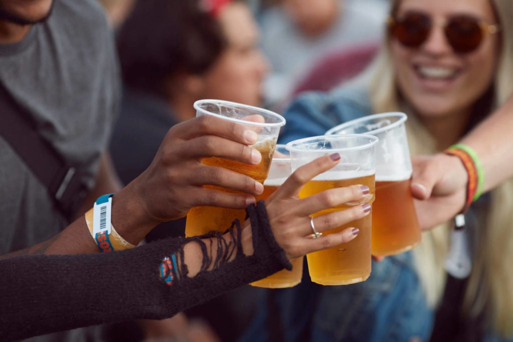 Binge drinking: entenda por que essa prática é perigosa - Hospital ...